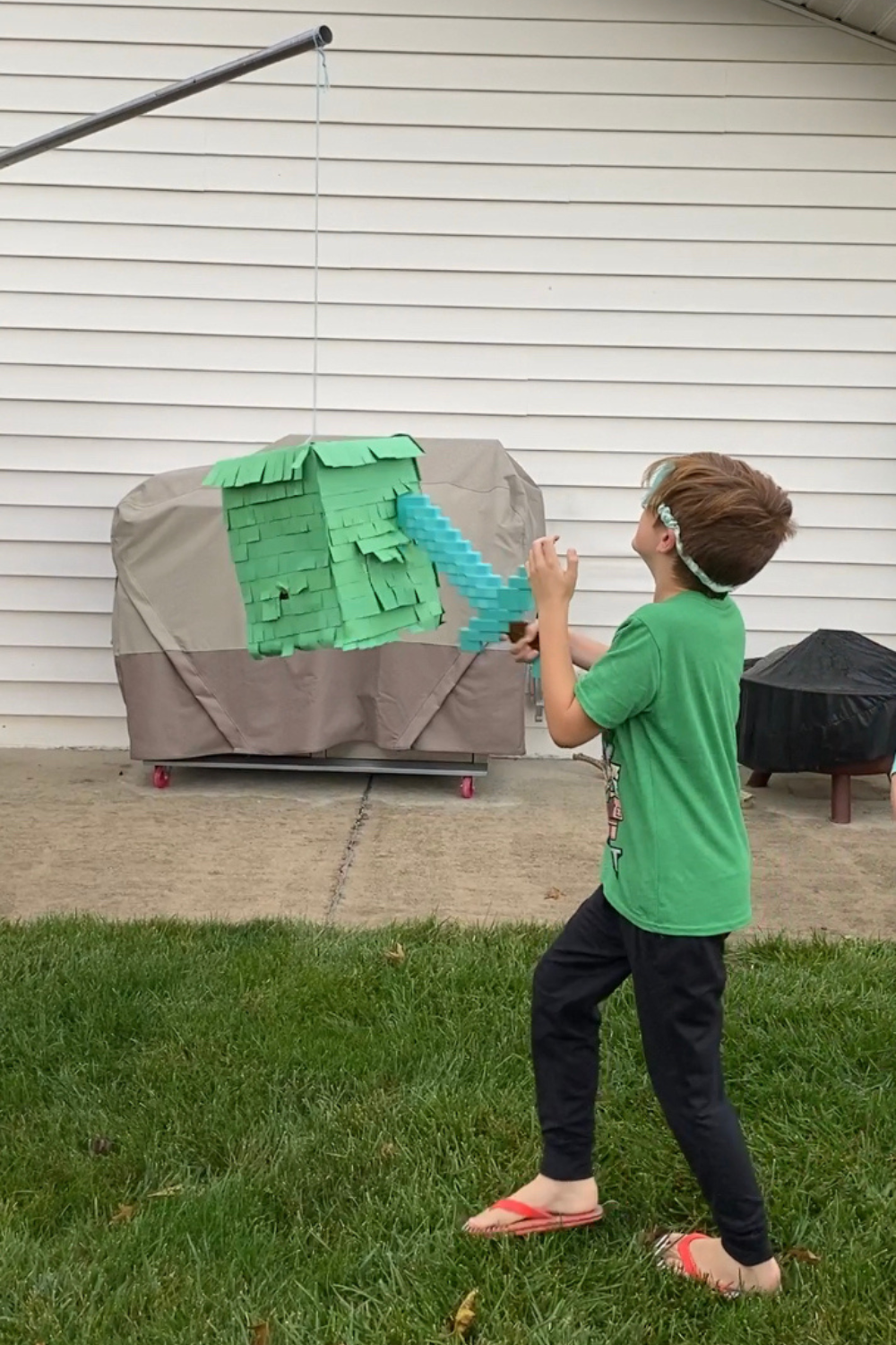 How to Make an Easy DIY Minecraft Creeper Piñata + 3 Free Piñata Filler ...